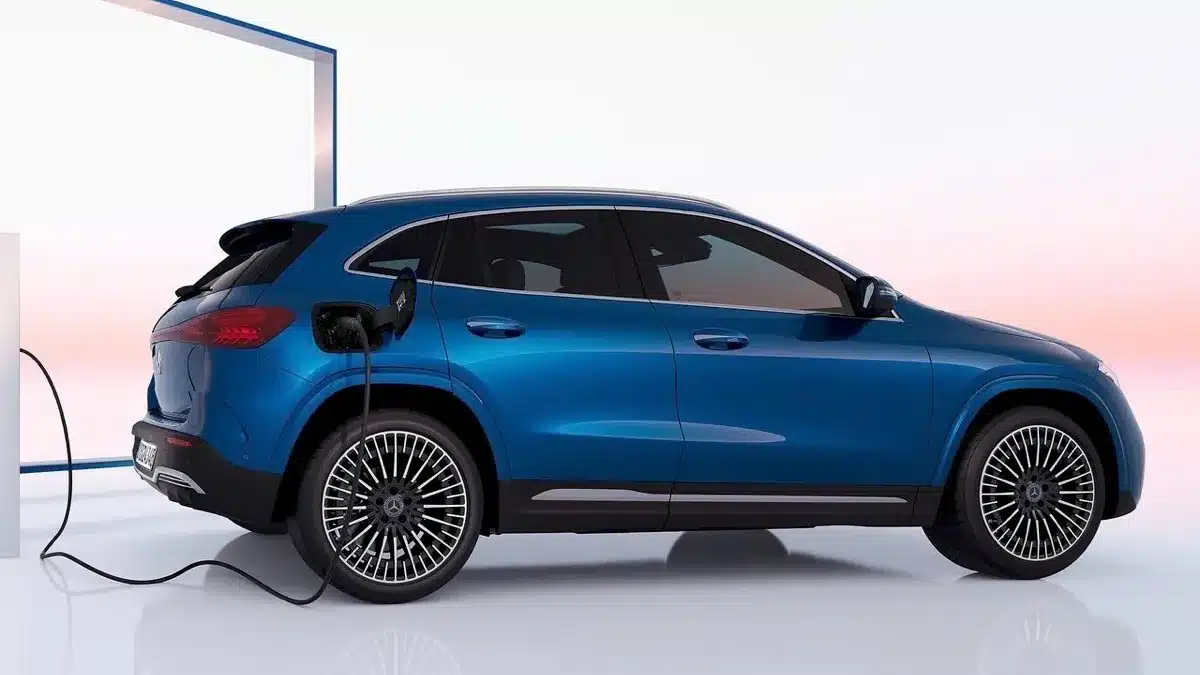 Recensione Completa del Crossover Elettrico Mercedes-Benz EQA | e-Motori